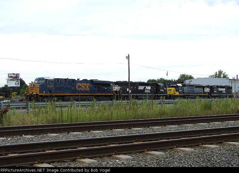 CSX 5438 & NS 1704